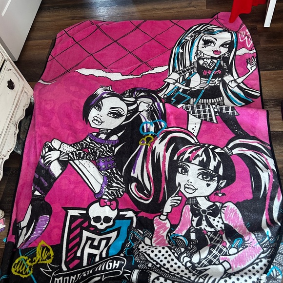 monster high | Bedding | Rare Monster High Pink And Black Blanket 200s ...